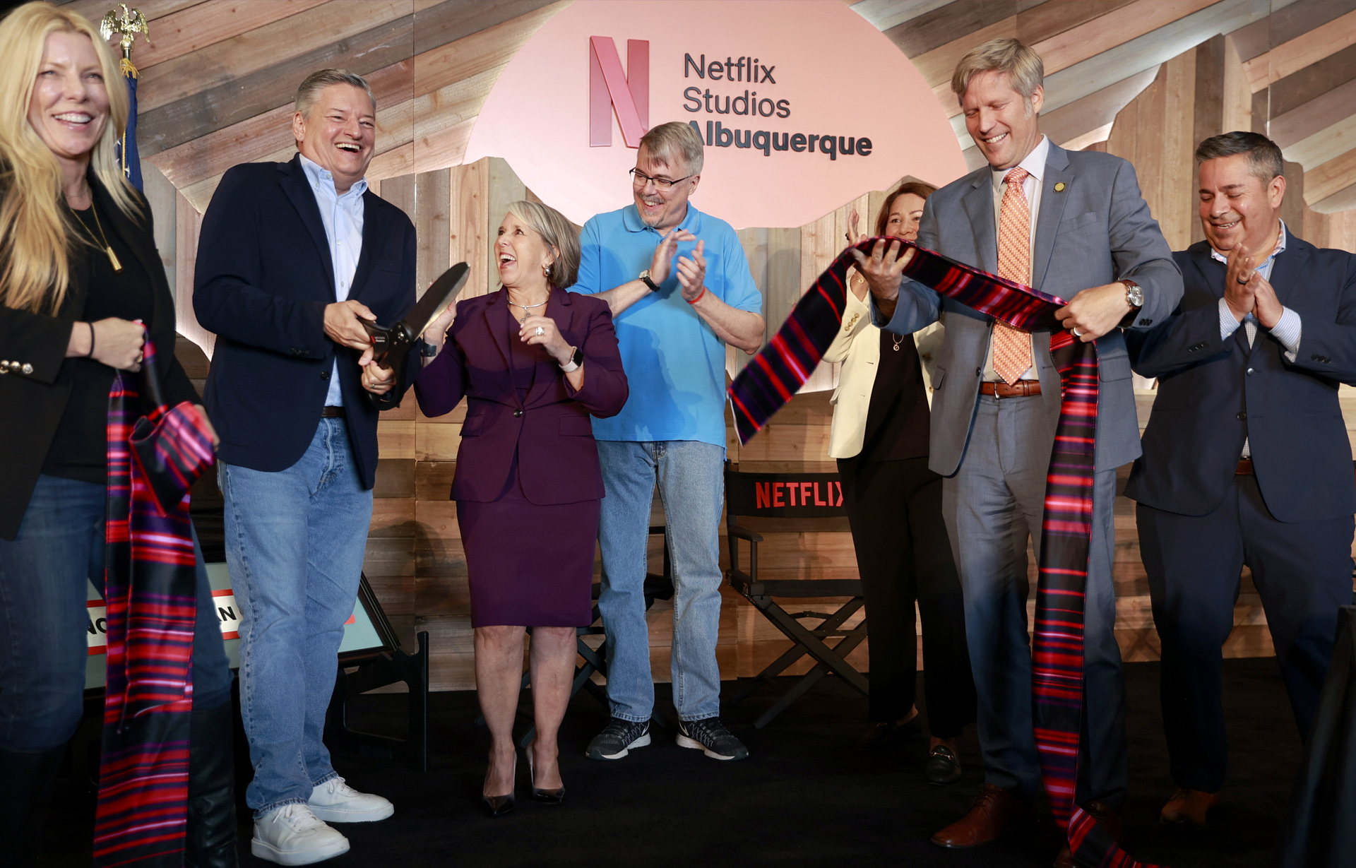 Netflix inaugura estúdios de Albuquerque com destaque para produções de ...