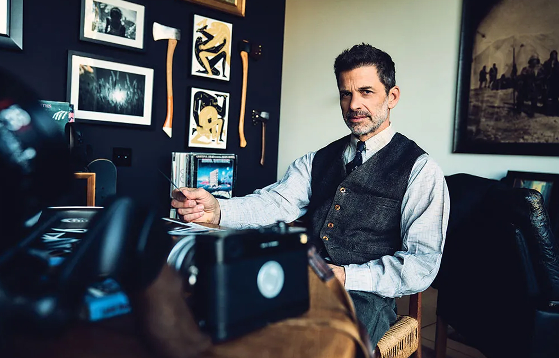 Zack Snyder fala sobre seu amor pela Warner Bros, série 300, Armyverse ...